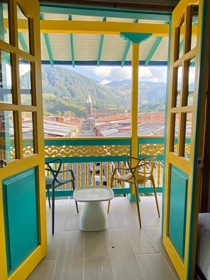 Vista A Arquitectura Patrimonial A 200 M Del Parq - Andes