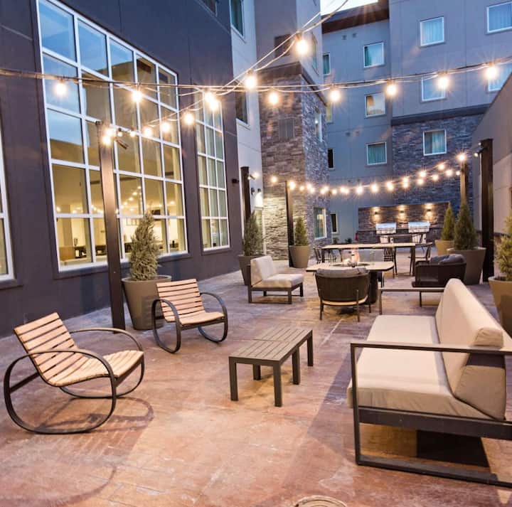 2 Kitchen Suites W/ Parking & Breakfast - Thornton, CO