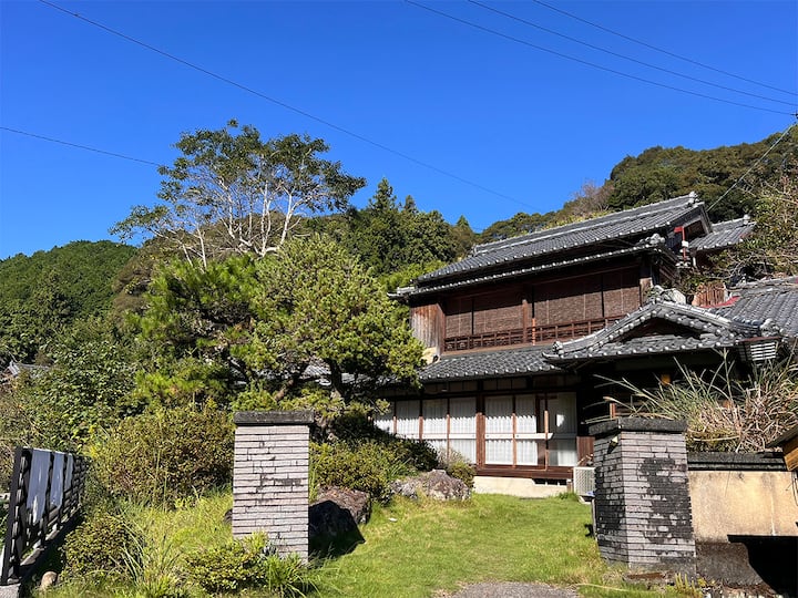 須崎市吾桑駅徒歩10分弱｜車２台可｜10名まで宿泊可｜竹林の縁側でbbq｜花火可｜貸切古民家150㎡ - Tosa