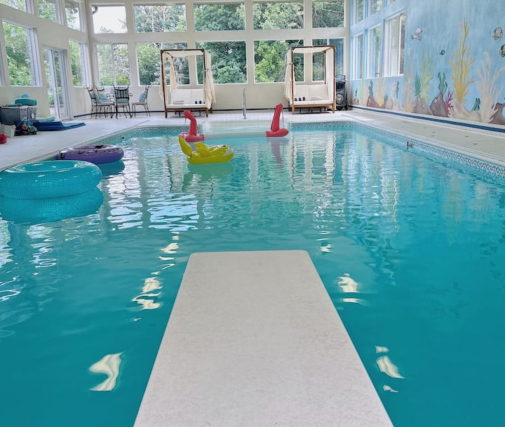 Wembley Place Estate/indoor Pool/hot Tub/game Room - Rockford
