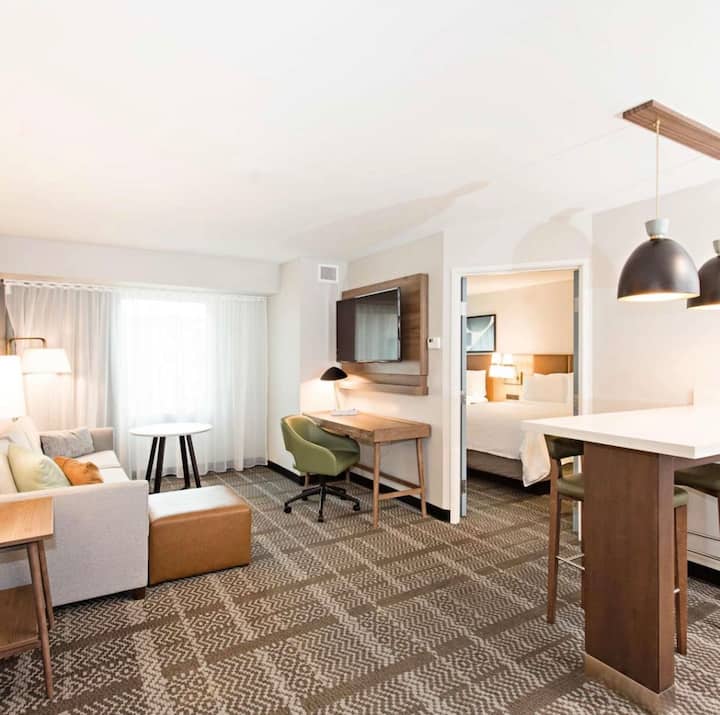 2 Queen 1 Br Kitchen Suite W/ Parking & Breakfast - Thornton, CO