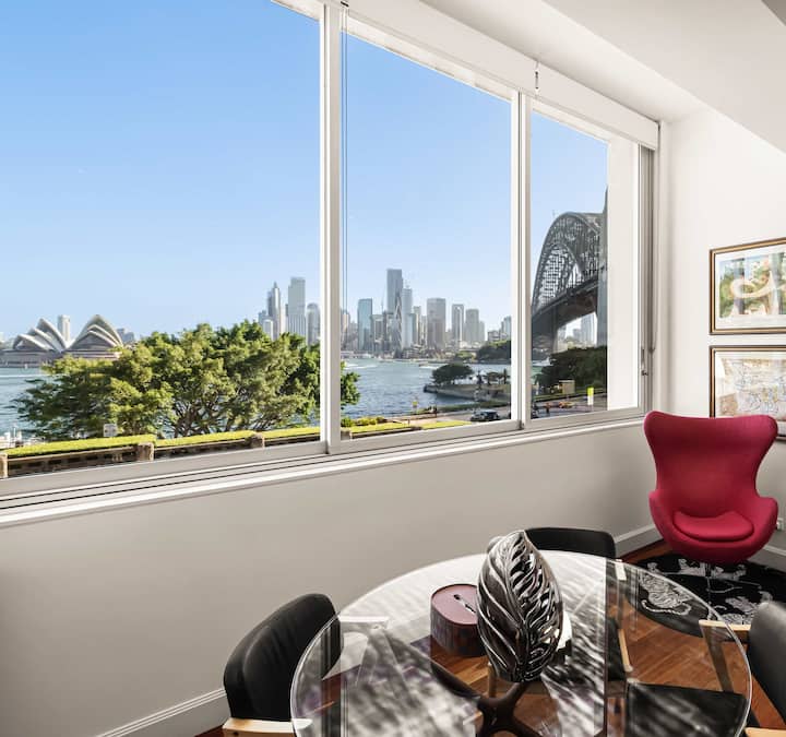 Opera House Retreat - Australia