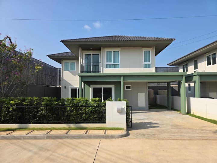 Phuket Mountain Breeze Family Home - Phuket