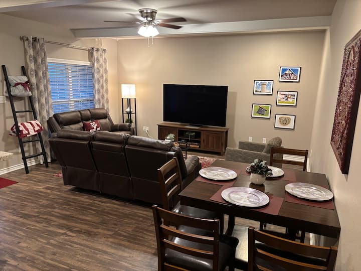 Papa Bear Den - College Station, TX