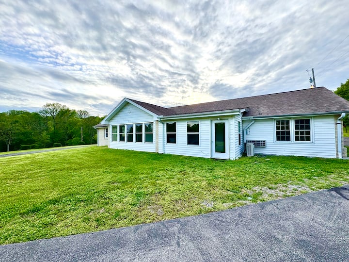 Heritage Farm At Upper Station - Splash Pad, White House