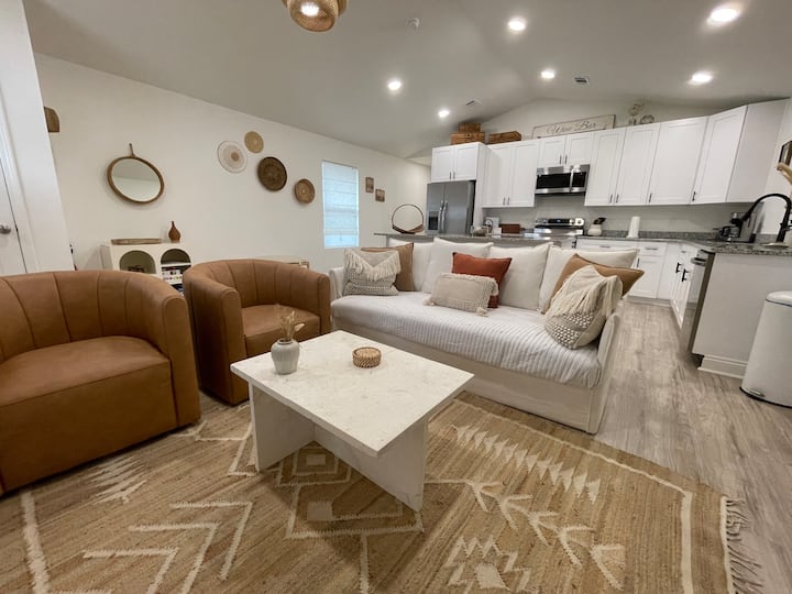 Coastal 2br W/ Private Backyard | Downtown - Pensacola, FL