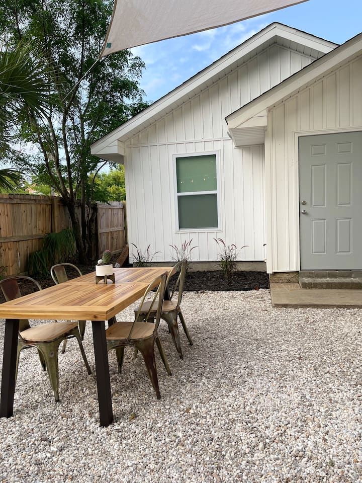 2br/2ba 
Calm Retreat Near Beaches & Downtown - Pensacola, FL