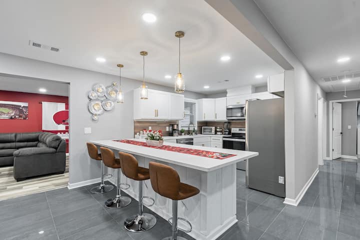 Crimson Charm Getaway - Tuscaloosa, AL