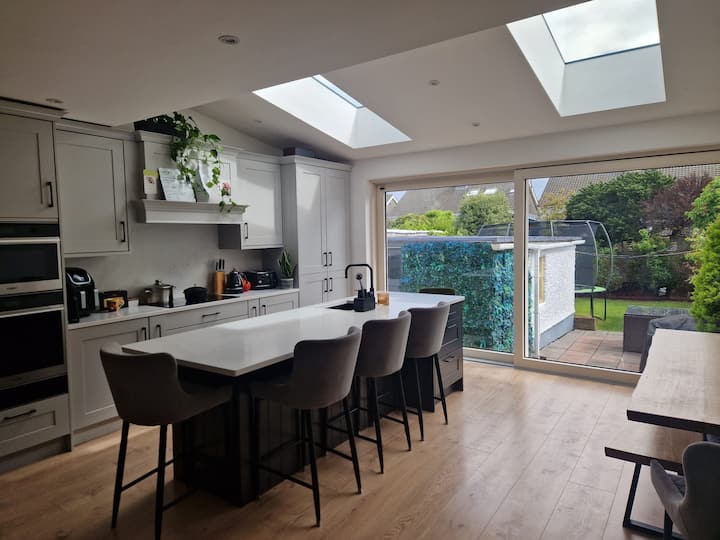 Family Home Beside Dundrum - Dublín