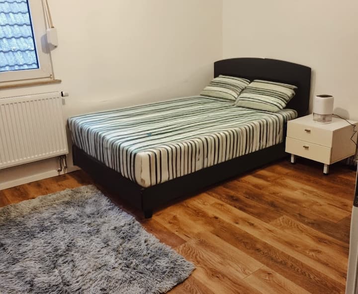 Wunderschönes Schlafzimmer + Bad - Darmstadt