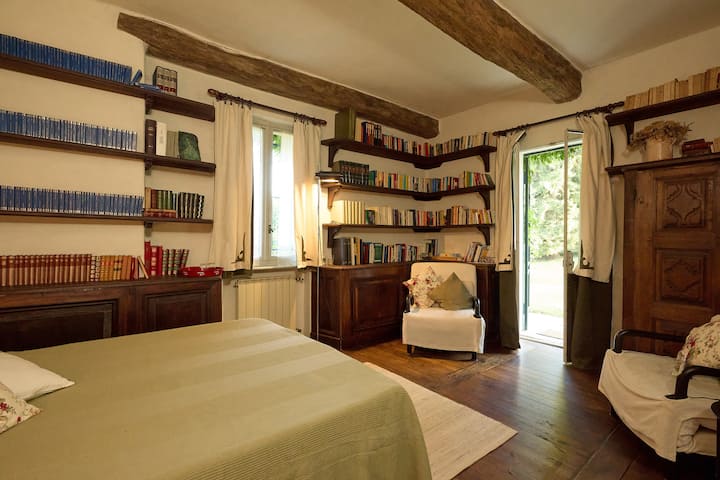 Antica Cascina Del Medico - La Camera Dei Libri - Bielmonte