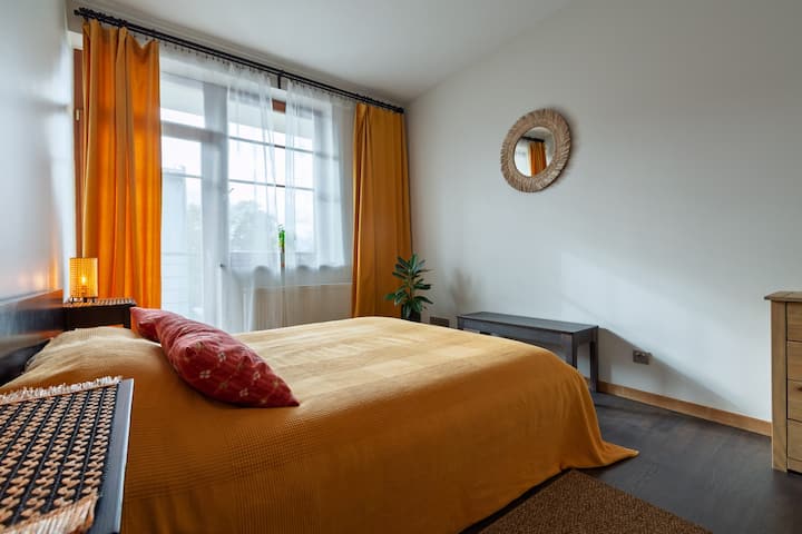 Spacious Parkside Apt With Balcony & Free Parking - Riga