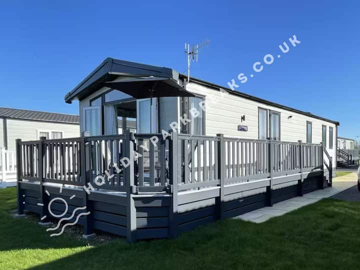 Stylish 3 Bedroom Lodge | Quiet Location | Parking - Bognor Regis
