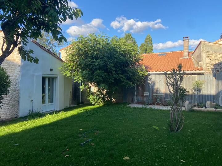 Loft Chaleureux à La Campagne - ibis budget Niort - La Crèche