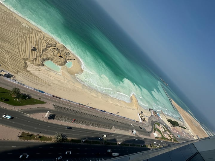 Luxurious Sea View Apartment In Ajman - Sharjah