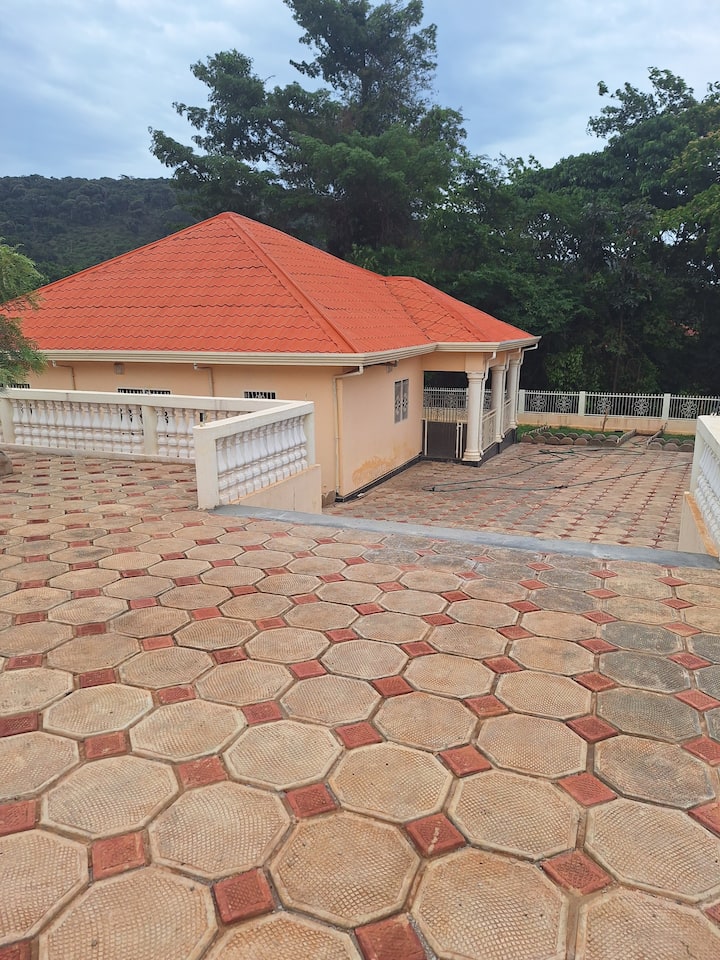 Maison Spacieuse Au Centre - Guinea