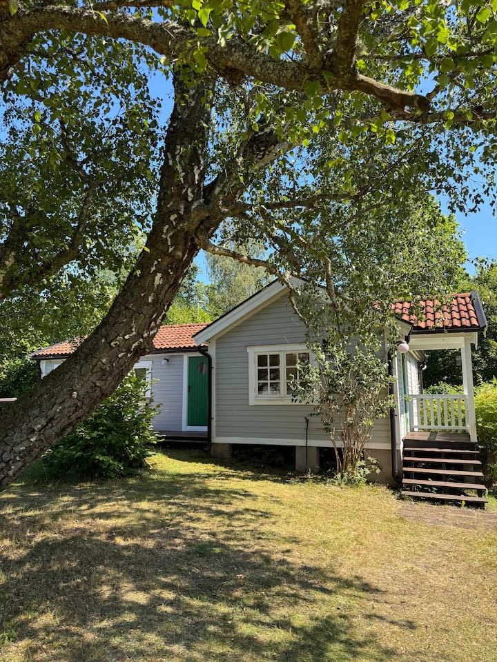 Charmig Stuga Nära Havet - Vaxholm