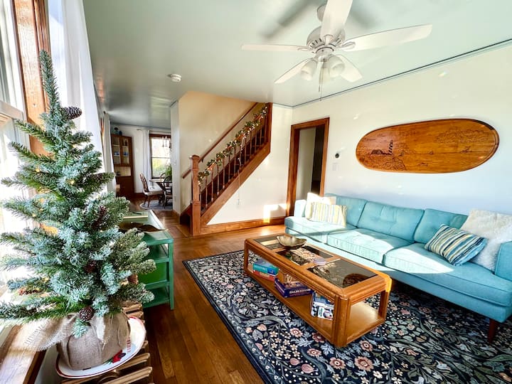 The 1942 Charmer (Near Newport, Ri) - Rhode Island