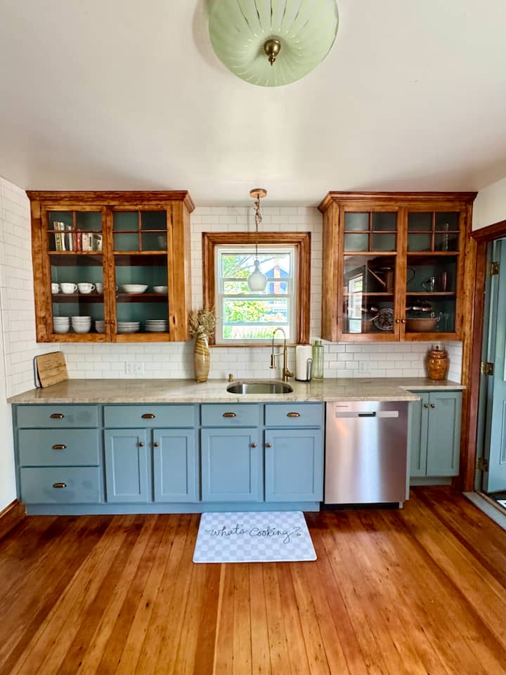 The 1942 Charmer In Portsmouth, Ri - Bristol, RI