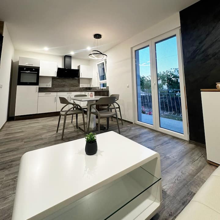 Escape Between Sea And&nbsp;Hills! - Starigrad