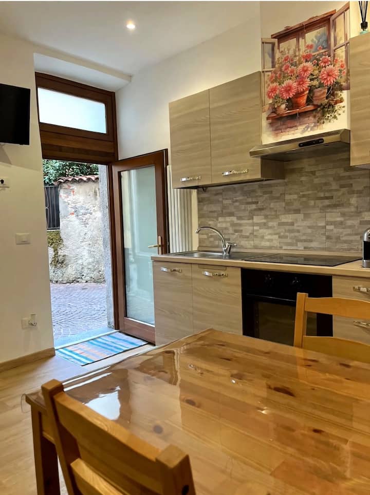 "Al Vicolo" Small Retreat  Intra Historic Centre - Lake Maggiore