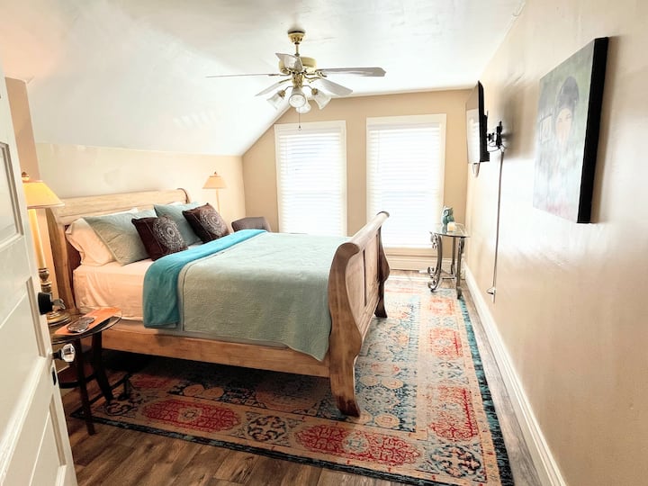 Clean Queen Suite In Tree Streets, Downtown, Etsu - Johnson City, TN