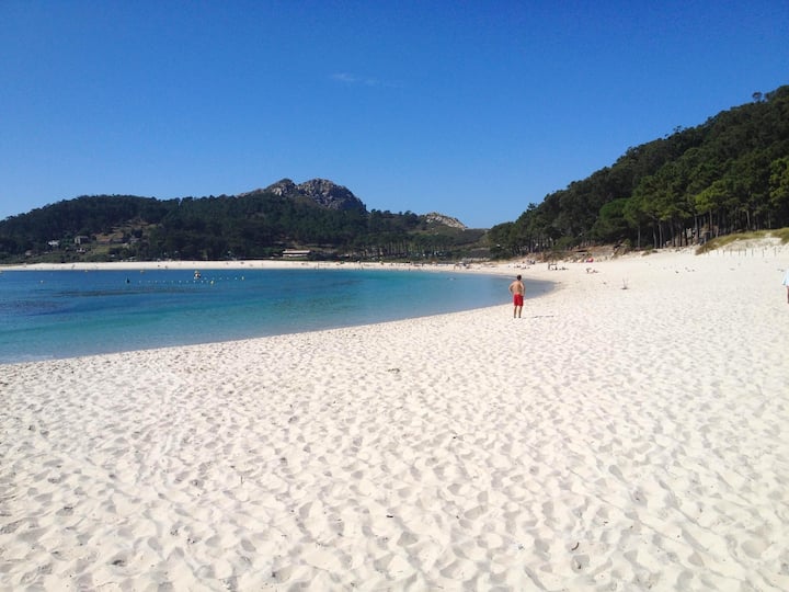 Centrally Located 5-bdrm Flat With Garage In Vigo - Cangas