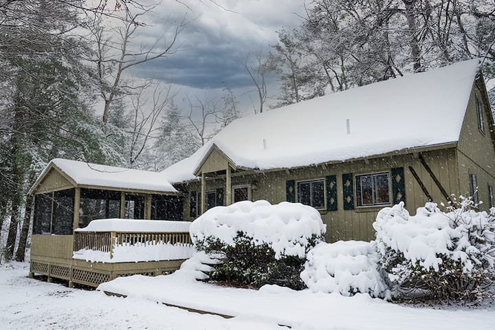 Winter Chalet - 9 Mins To King Pine Ski Resort - Ossipee, NH
