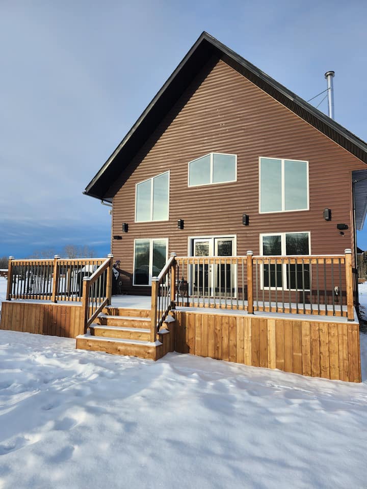 Lake Life Luxury- Retreat For Family & Friends! - Alberta