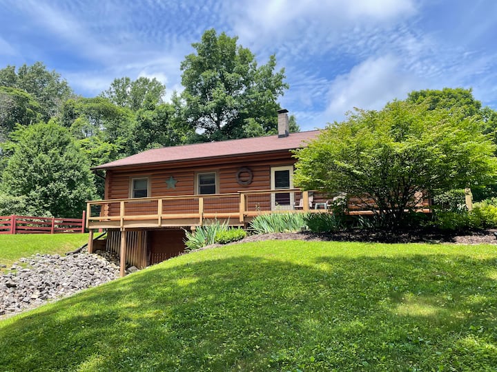 Relaxing Family Cabin With Hot Tub In Nashville - Nashville, IN