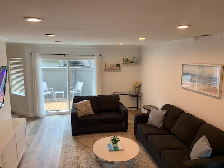Beautifully Remodeled 2br | Prime Irvine Location - Irvine, CA