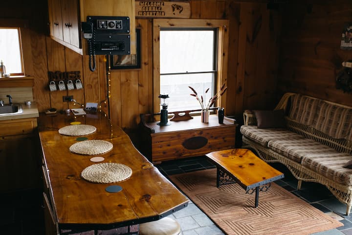 Secret Mountain Cabin/catskills Views/100-acres - Connecticut
