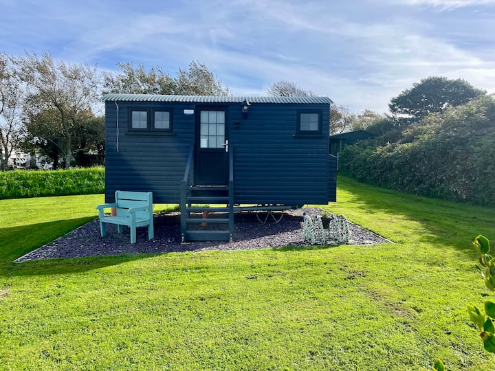 Peaceful Shepherd’s Hut With An Incredible View - Marazion