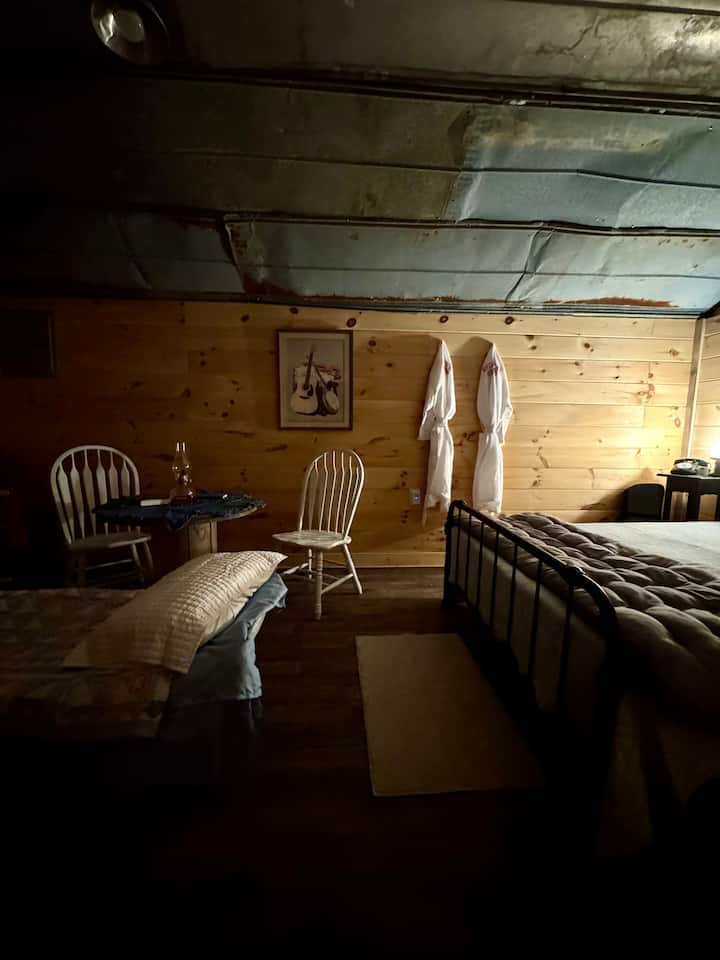 Elvira - Customized And Cozy - Clay City, KY