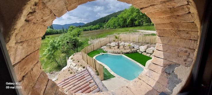 Gîte "Les Peyrières" Avec Piscine - Dieulefit