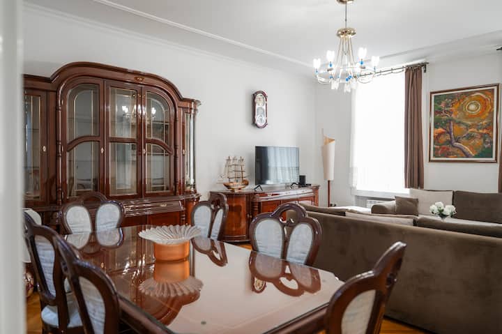 Royal Meeting Point Apartment - Sarajevo