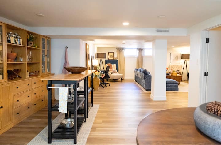 1 Bdrm, 1 King Bed, 1 Bath, Private Basement Apt. - Rapid City, SD