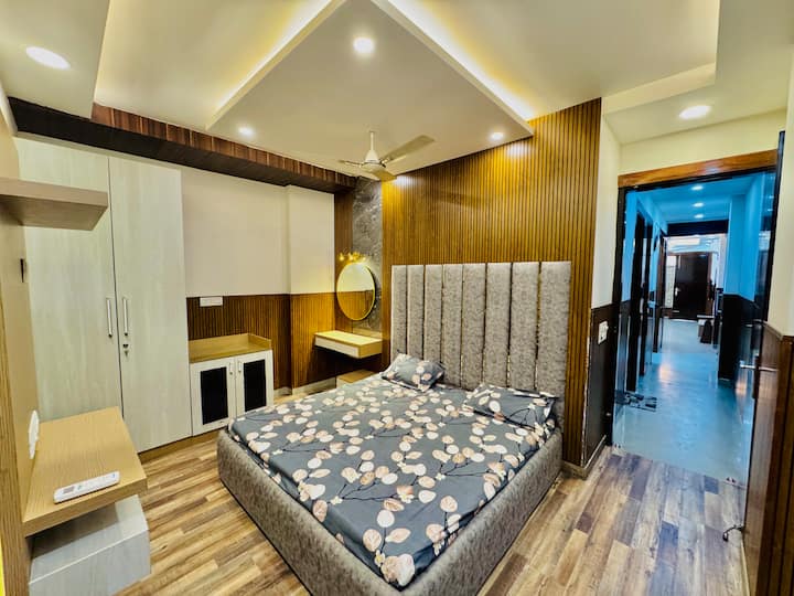 Luxury 2 Bed Condo In Lajpat Nagar Central Market - 뉴델리
