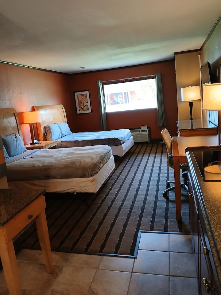 (120) Gated - 2 Double Beds/1 Br W/ Full Kitchen - Baton Rouge, LA