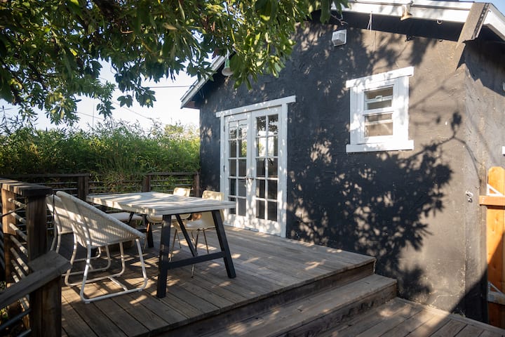 Silverlake's Bali Bungalow - Los Angeles, CA