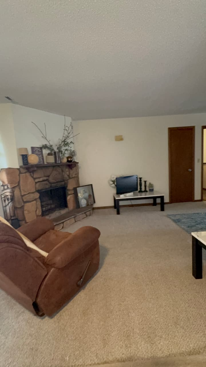 Cr Creekland Retreat - B&b - Cedar Rapids, IA