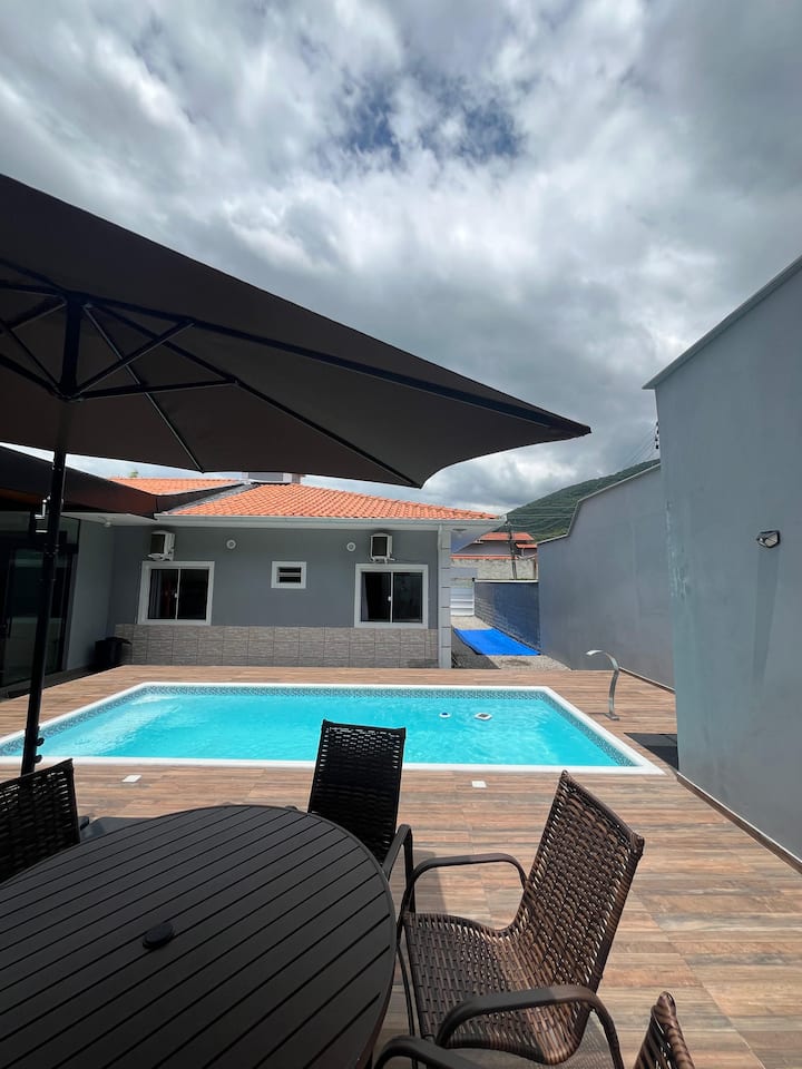 Casa Com Piscina Perto Da Praia – Praia De Fora - Palhoça