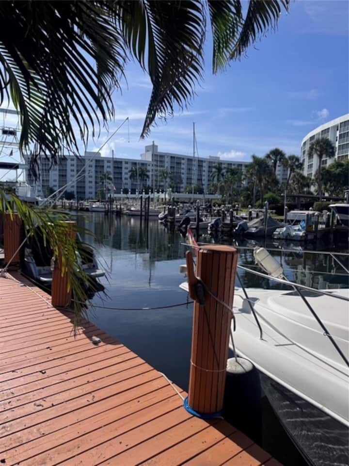 Waterfront Home In Pompano Beach - Pompano Beach, FL