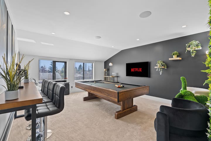 Spacious & Entertaining|large Hot Tub| Pool And! - Calgary