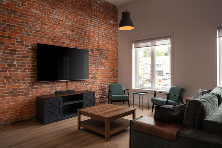 The Beamsville Loft – Wine, Charm & History - Beamsville