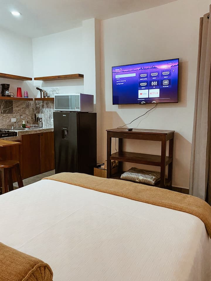Equipado Estudio Con Balcón ¡Camina A La Playa! - Puerto Vallarta