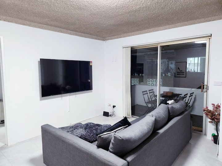 Walk To Rosehill Gardens – Free Parking, Sleeps 6 - Cumberland