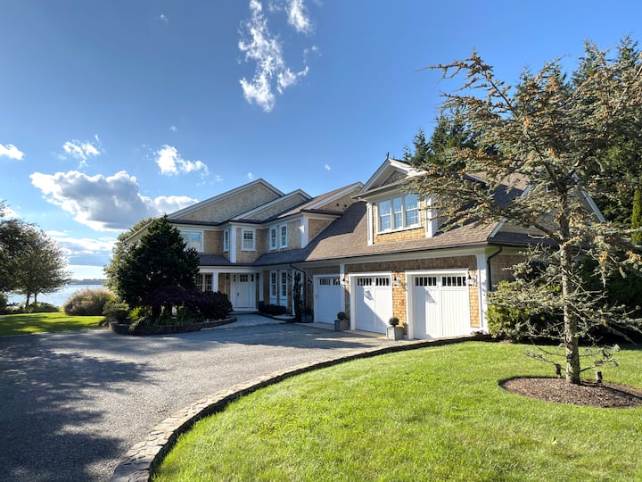 Bristol Beach House - 6 Bd - 6 Ba. Private Beach! - Bristol, RI