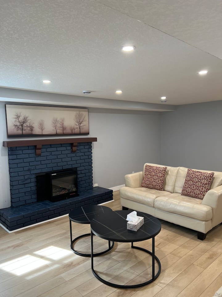 A Home Close To Most Attractions - Calgary
