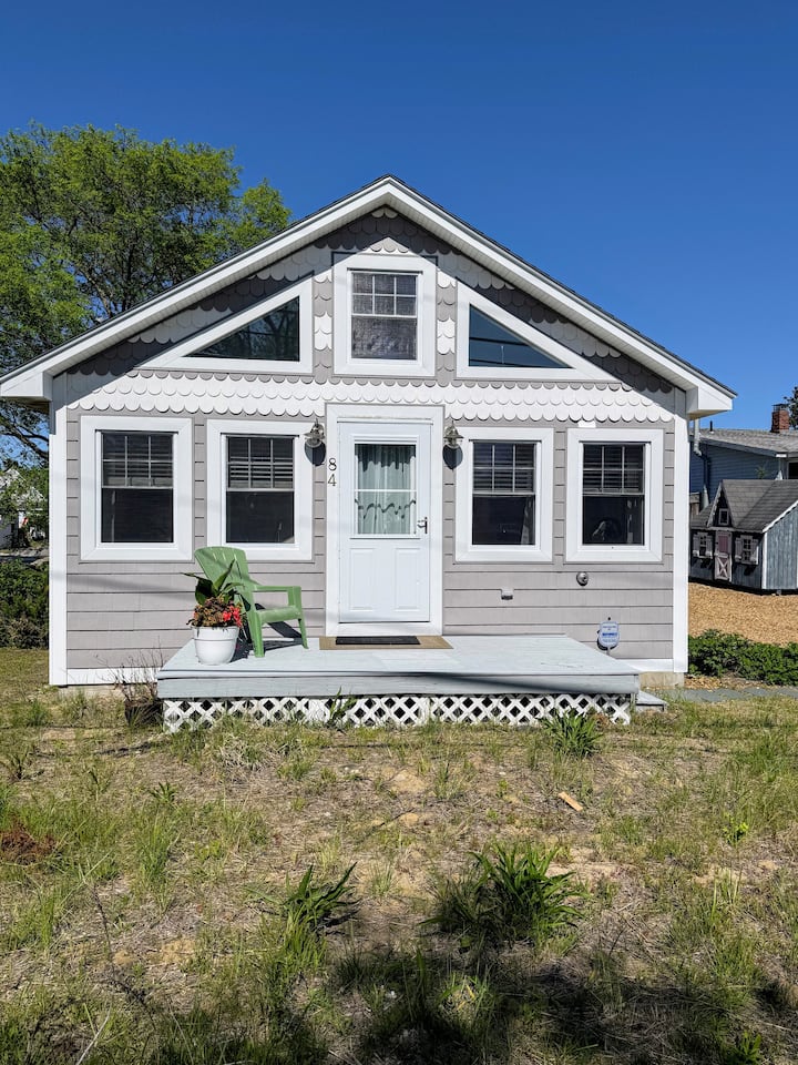 The Beach Plum Cottage - Salisbury, MA